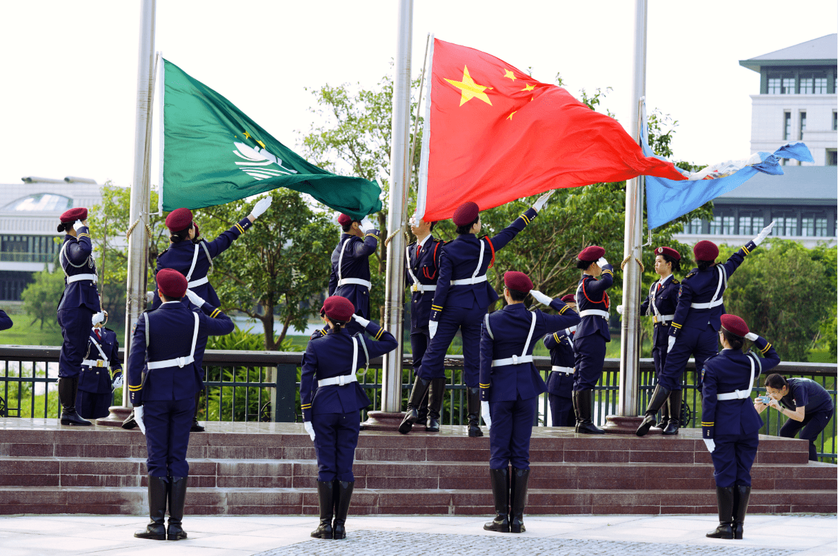 UM National Flag Team Successfully Held the Flag Raising Ceremony to ...