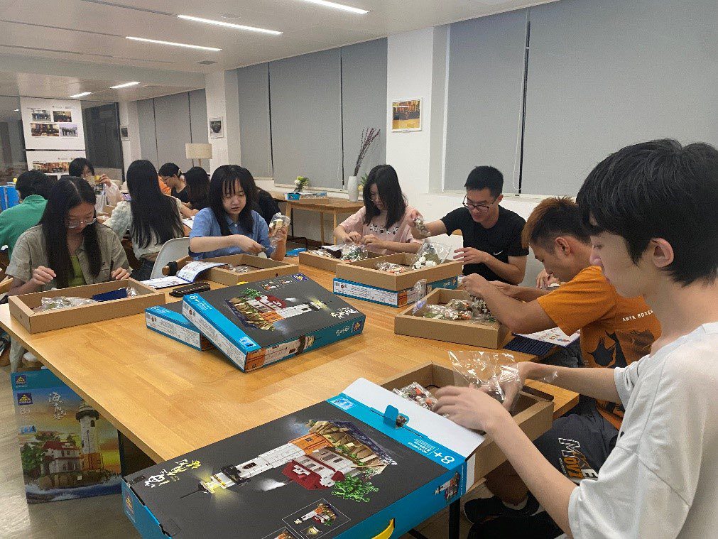 “A Beam of Light in the Dark” DIY Lighthouse Workshop – UM E-bulletin board