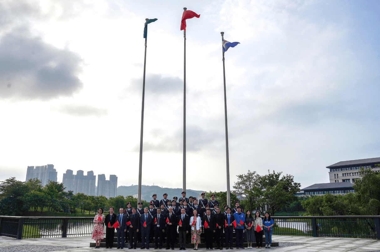 UM National Flag Team Successfully Held the Flag Raising Ceremony to ...