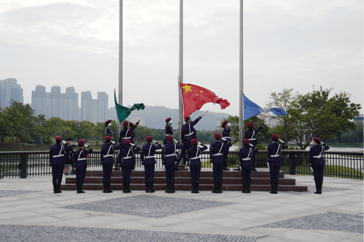 UM National Flag Team Successfully Held the Flag Raising Ceremony for ...