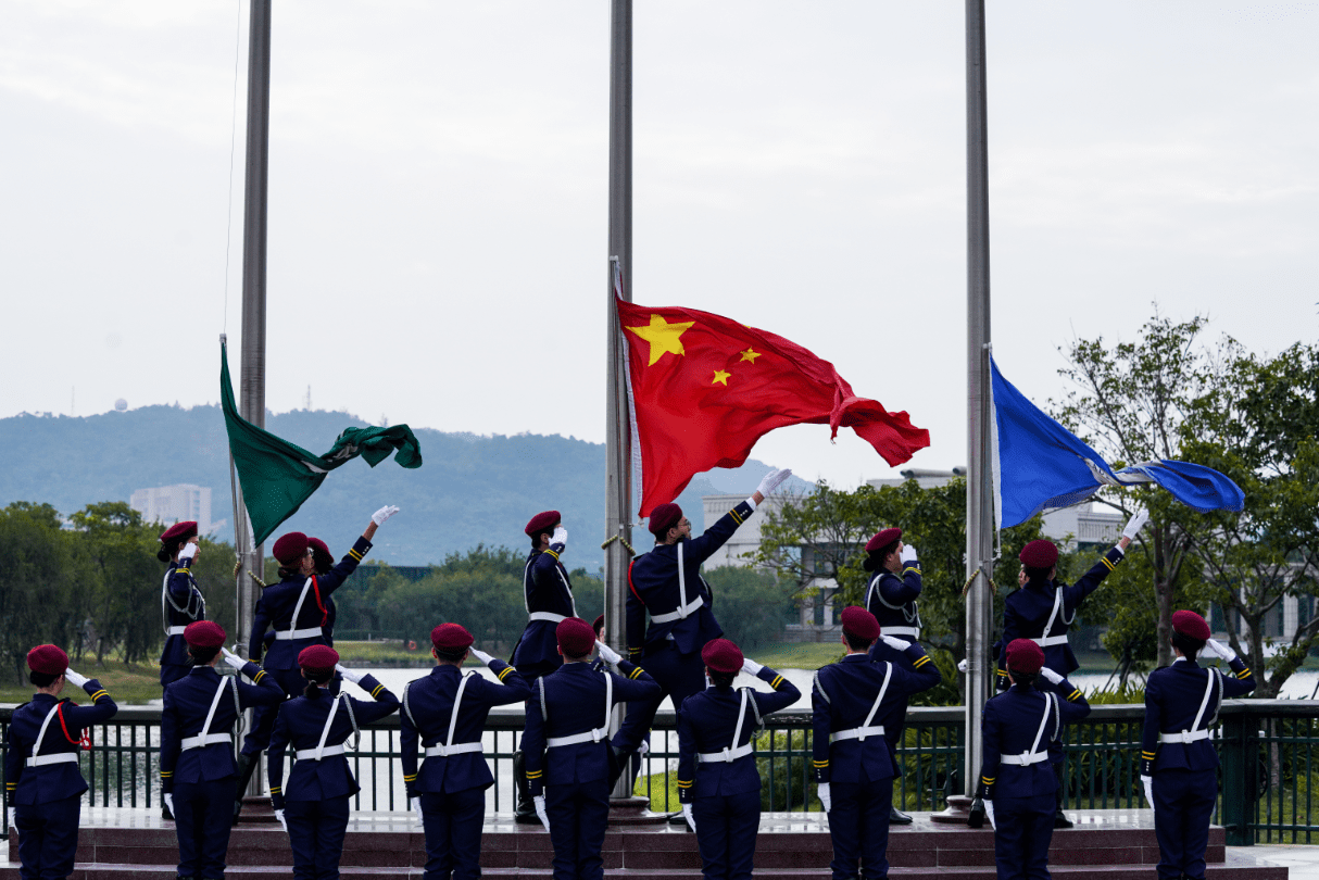UM National Flag Team Successfully Held the Flag Raising Ceremony for ...